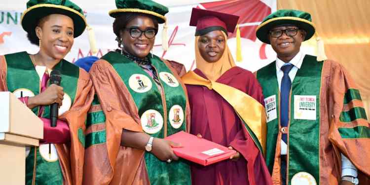 Tech-U Offers Automatic Employments to 12 First Class Graduates | Oyo ...