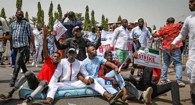 Mixed Reactions Among Students As ASUU Extends Warning Strike by Two Months | Oyo State News