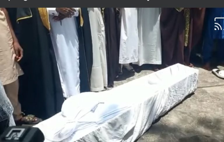 PHOTOS: Alaafin Of Oyo, Oba Lamidi Adeyemi Finally Laid To Rest | Oyo ...