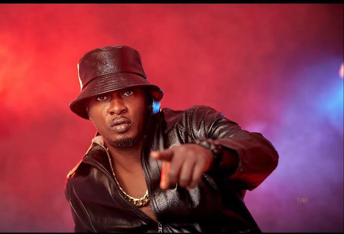 Taye Currency Reportedly Slumps on Stage | Oyo State News