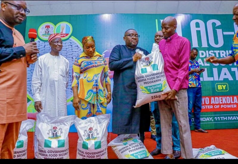 10,000 BAGS OF RICE DISTRIBUTION: Oloko Commends Bayo Adelabu | Oyo ...