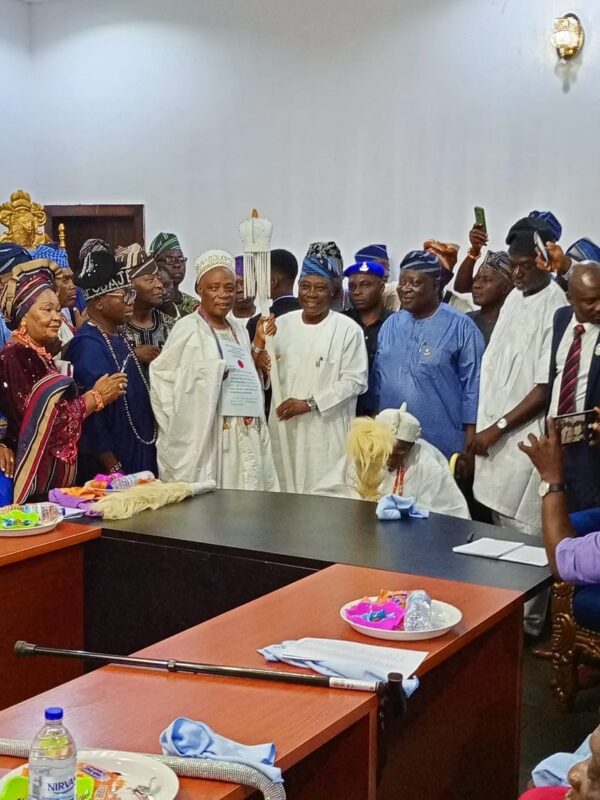 Oba Ladoja Formally Receives Beaded Crown, Instruments of Office | Oyo ...